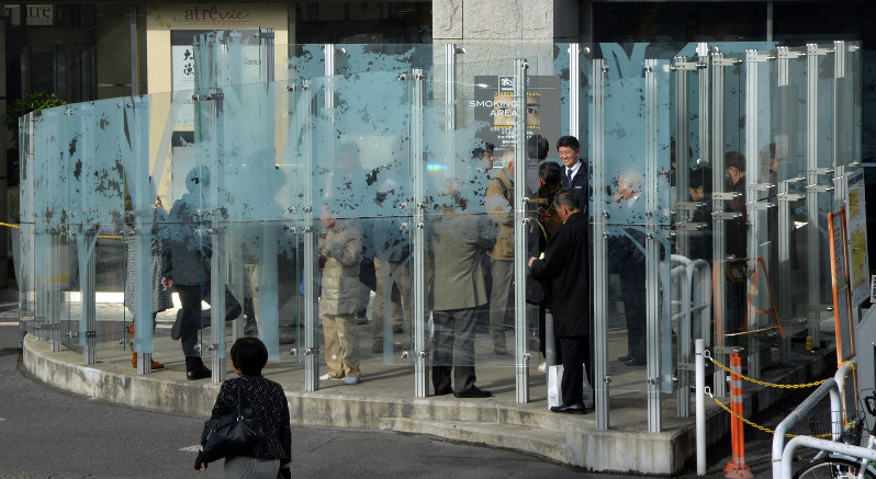 Kriteria Untuk Pengadaan Smoking Area yang Ideal - Signage Indonesia ...